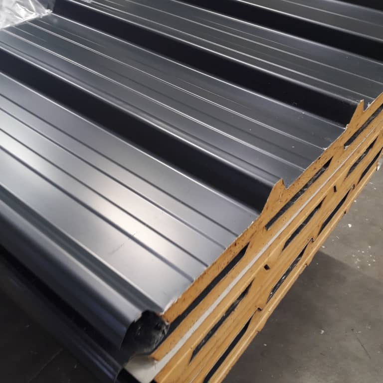 Een sandwichpaneel op het dak - Dak en Wand Center